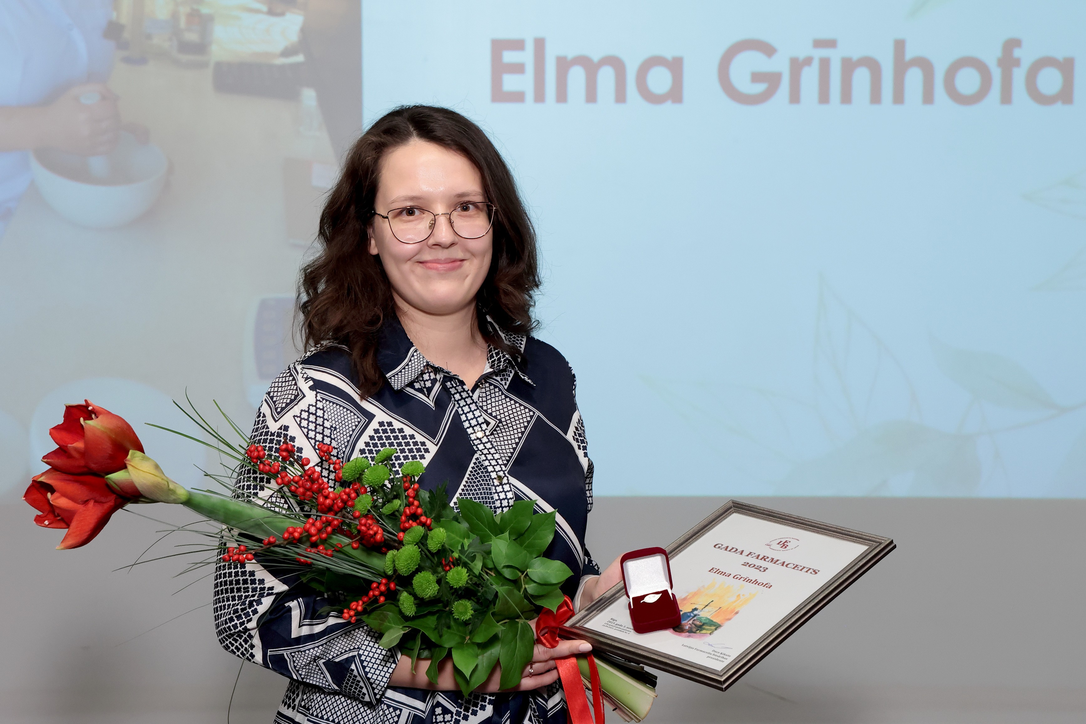 BENU Aptiekas farmaceite Elma Grīnhofa saņem apbalvo ...